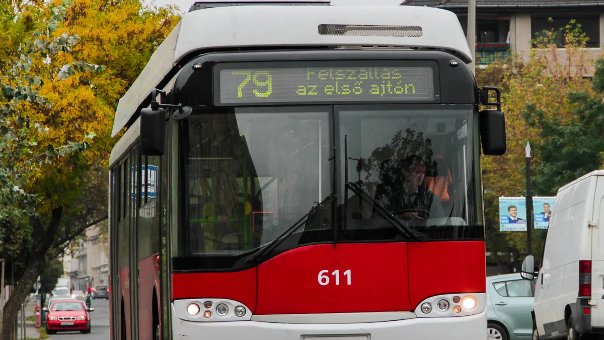 208 új trolibusz érkezik Budapestre - ORIGO