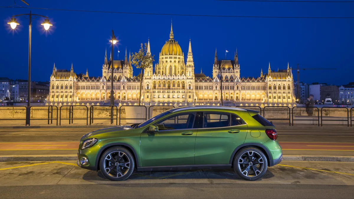 Miféle szürke kisegerek? Divatba jöttek a bébi Benzek! - ORIGO