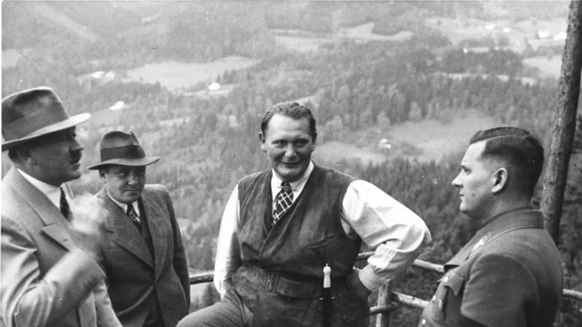 Hipnotizált náci merénylő, mérgezett almalé és kancsal mesterlövész ...