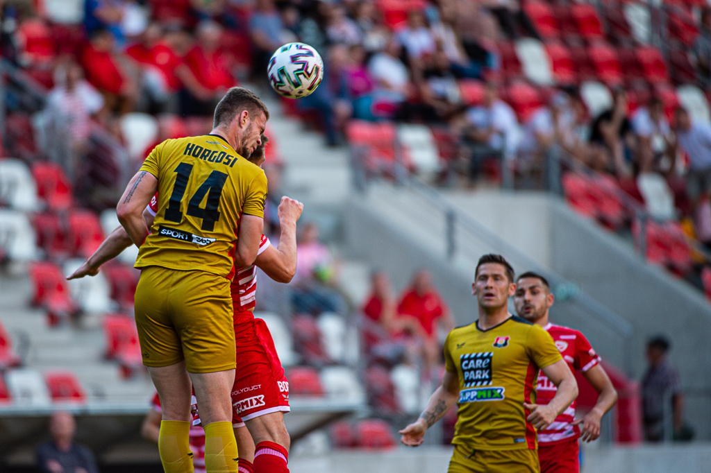 Békéscsabai bennmaradás, furcsa üzenet a DVTK stadionjában - képek - ORIGO