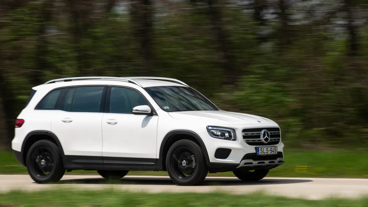 Ilyen egy kompakt prémium SUV, ha a nagycsaládosoknak tervezik ...