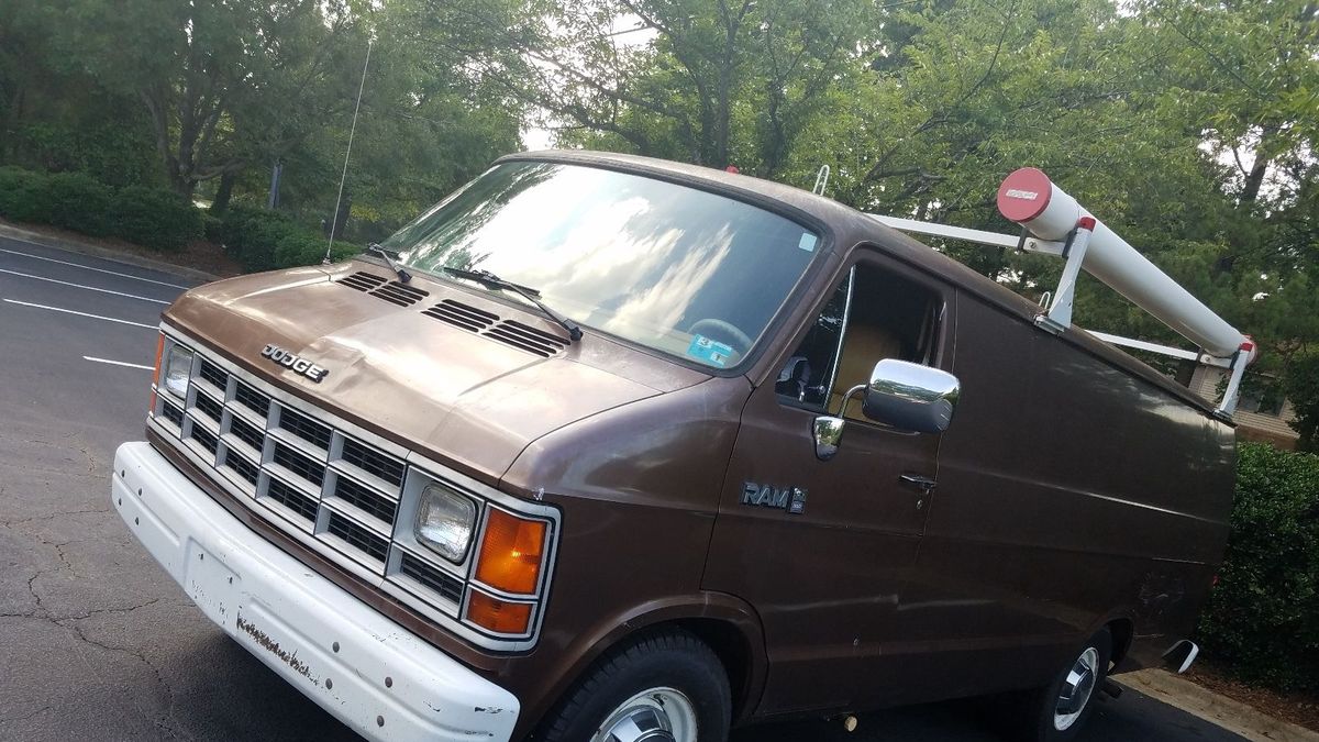 Apróhirdetésben adták el az FBI megfigyelőautóját - ORIGO