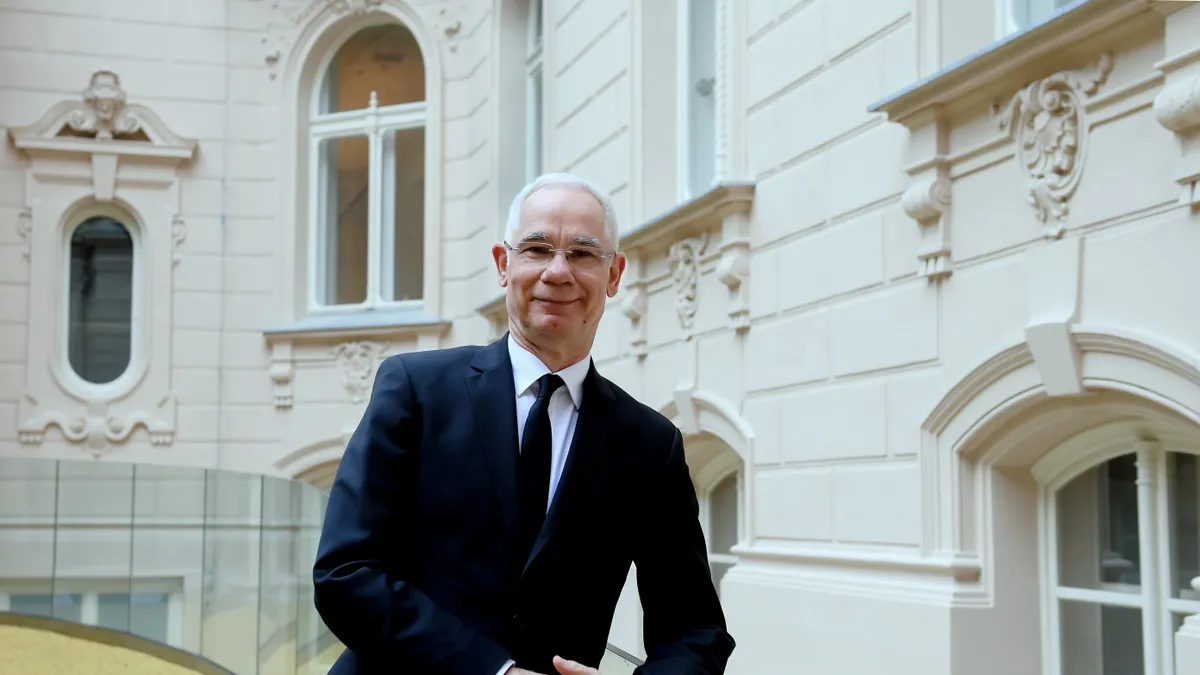 Balog Zoltán: A család és a házasság intézményét manapság számos ...