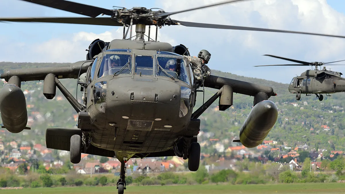 Kipróbáltunk egy Black Hawkot - ORIGO