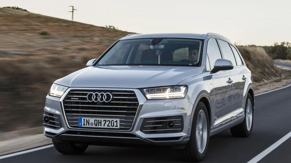 Egy Audi Q7, ami ingyen parkolhat Budapesten - ORIGO