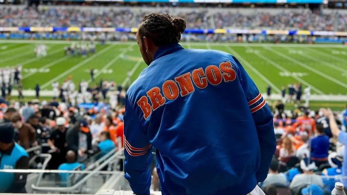 Üzlet vagy rajongás? Ezzel tölti a szabadságát Lewis Hamilton - kép ...