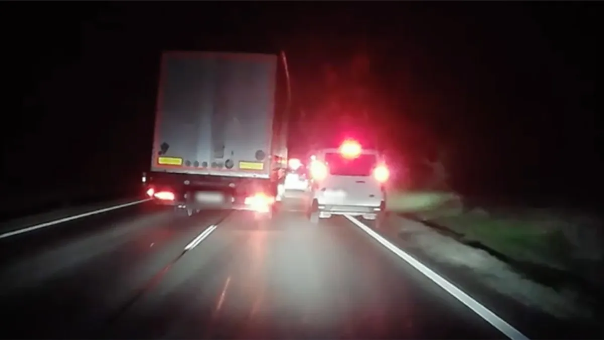 A kamionos szerint túl lassú volt egy furgonos a 81-es úton, szándékosan leszorította az útról ...