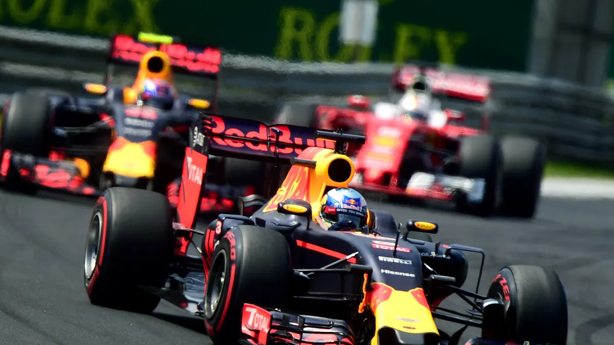 Ricciardo aggódott a sarkában loholó Vettel miatt - ORIGO