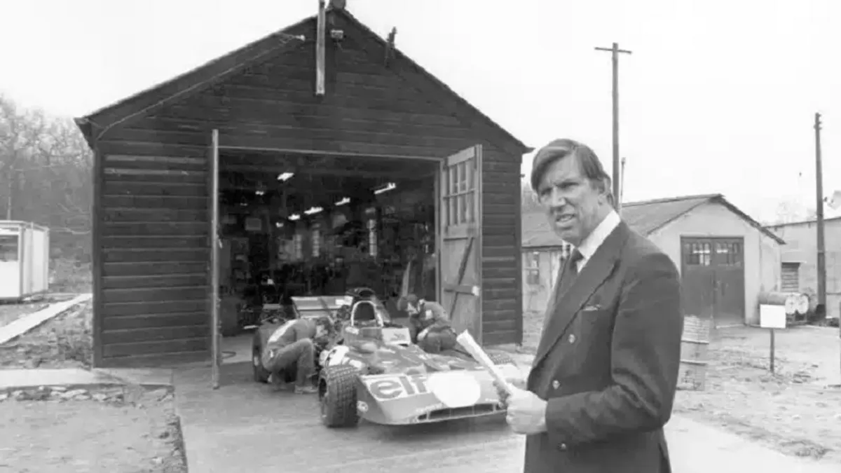 Elszállítják a fészert, ami egykor a legendás Forma-1-es csapat otthona ...