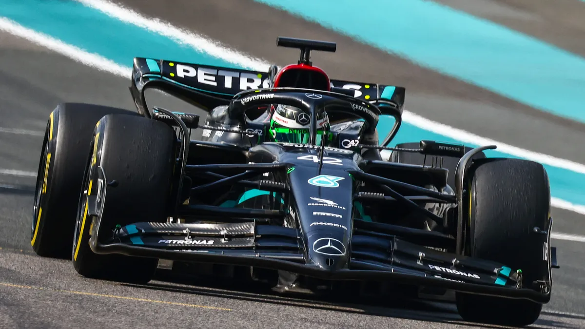 A Mercedes szimulátorpilótáját lenyűgözte a csapat új Forma-1-es autója ...