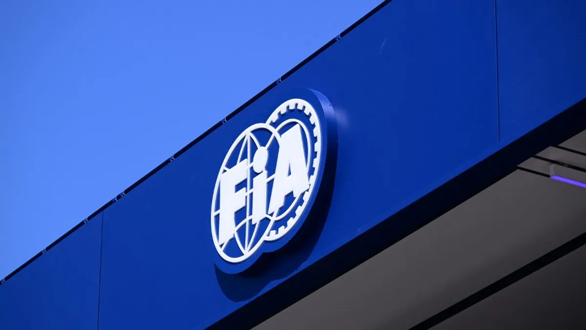 Teljes a káosz: újabb vezető menekült el az FIA-tól - ORIGO