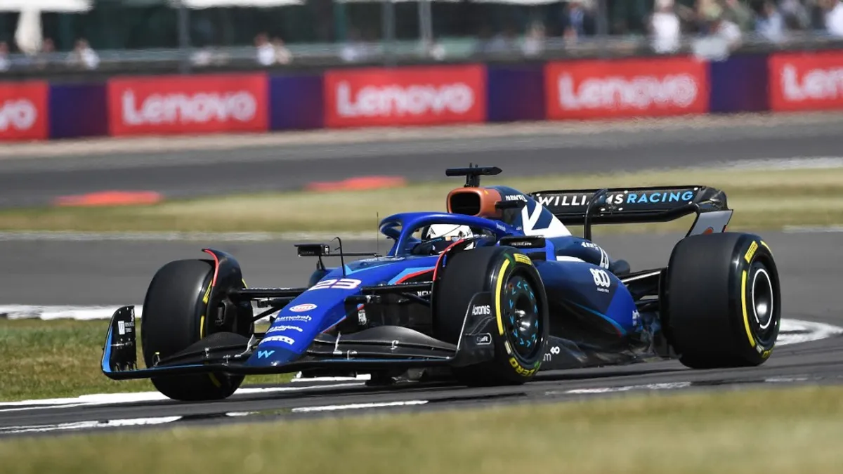 Az F1-es csapat leleplezte a különleges festésű autóját - képek - ORIGO