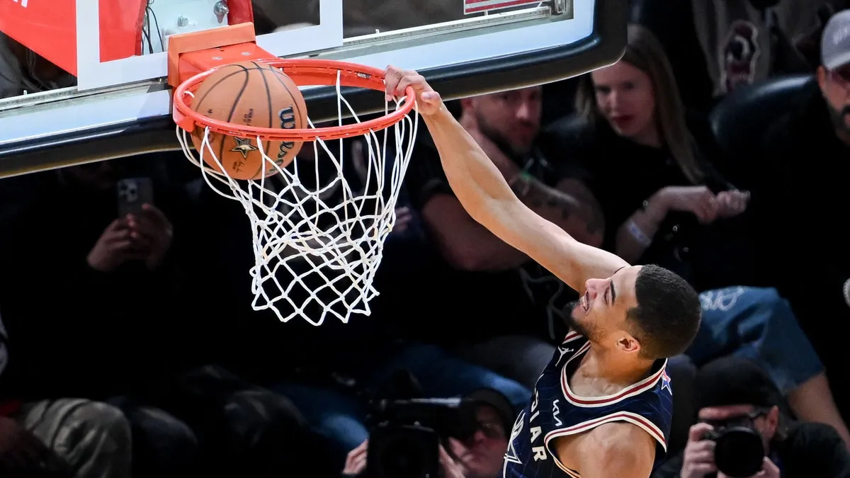 Közel 400 pont, félpályás kosarak és Lillard-varázslat az NBA All-Star ...