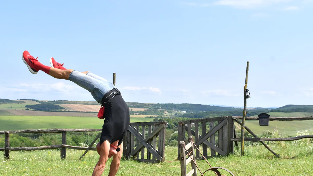 A rabszolgái szenvednek az uralma alatt - megvan a Farm VIP ...