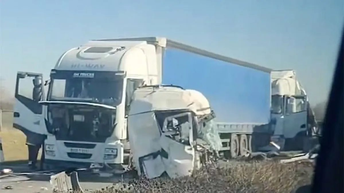 Videózták az M1-esen történt balesetet, ezzel az egész autópályát megbénították - videó - ORIGO