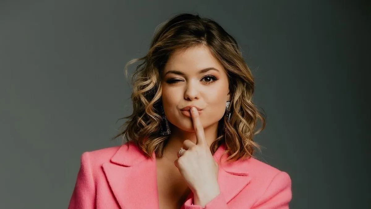 Nagy Bogi nem vett fel melltartót, kiestek a felsőből a mellei - kép - ORIGO