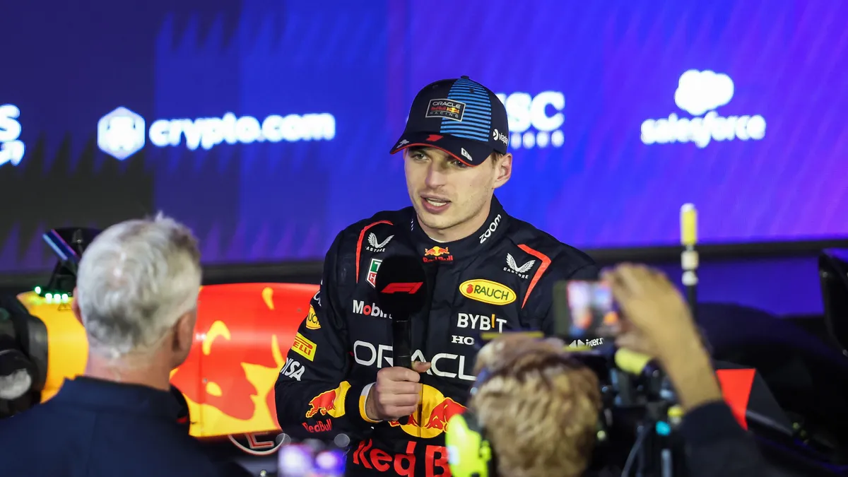 Robbanhat a bomba: ez a Forma 1-es csapat szerződtetné Max Verstappent ...