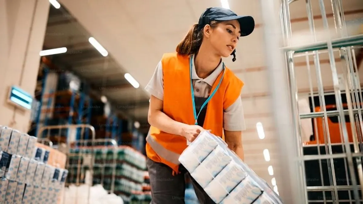 Külön bűncselekmény lesz a bolti dolgozók megtámadása Angliában - ORIGO