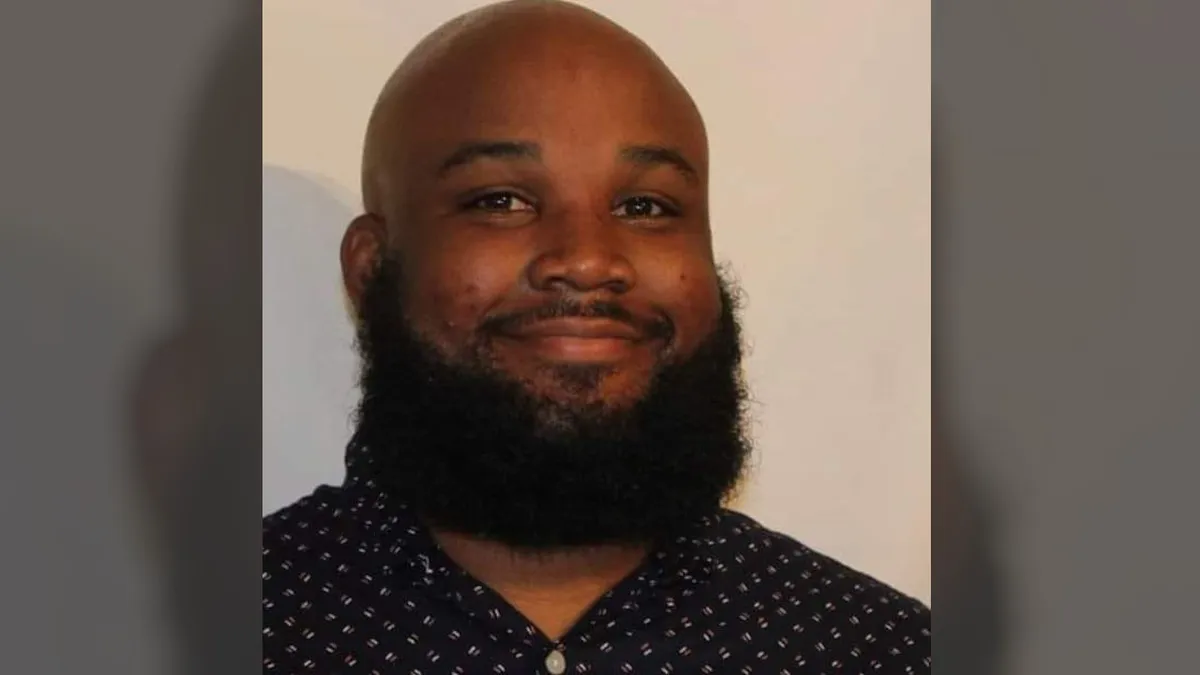 Rasszista felvételeket hamisított a volt főnökének hangjával, miután ...