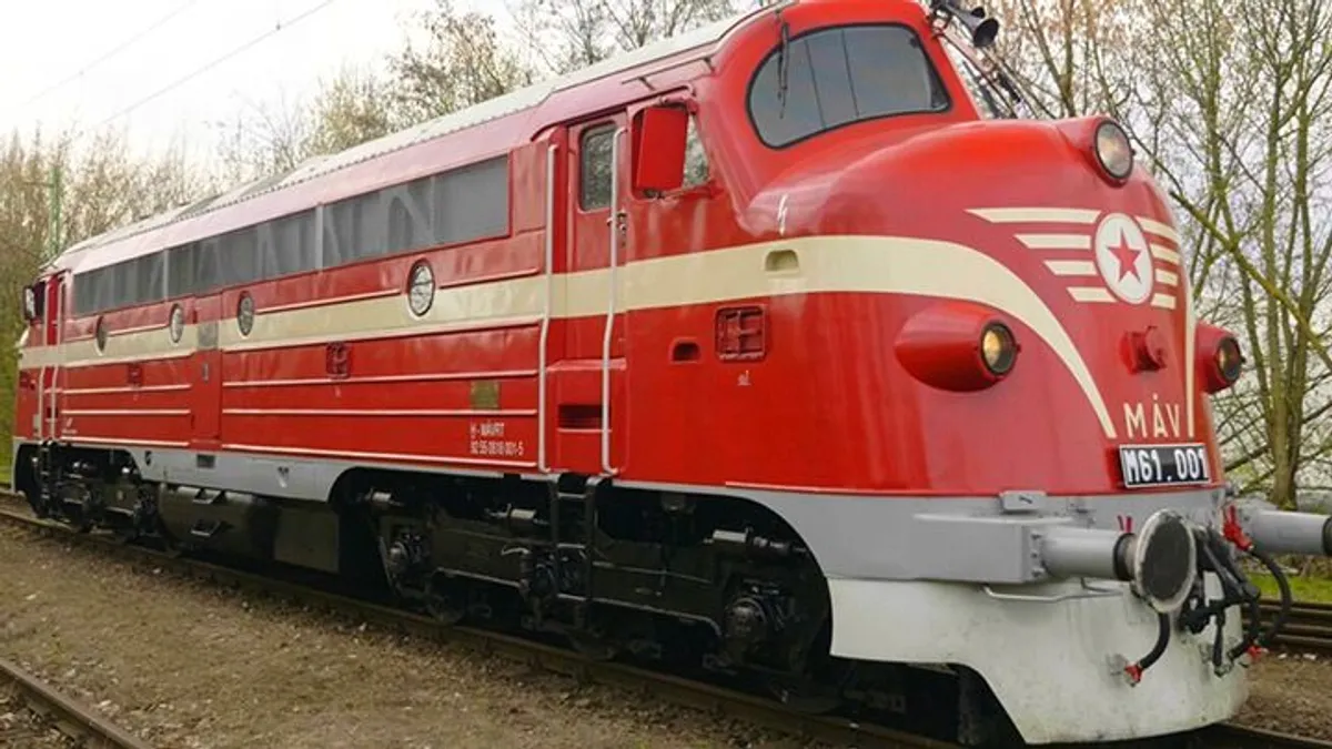 Beindították a legöregebb és legszebb, 150 ezer köbcentis magyar ...