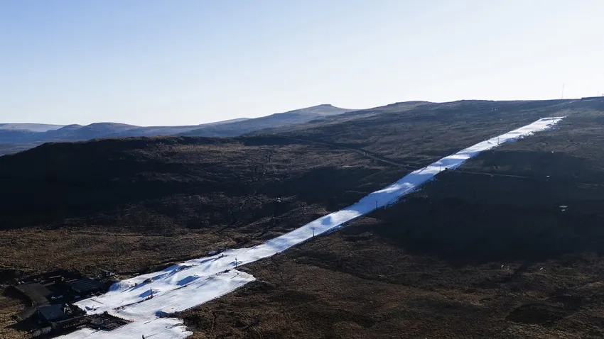 Keskeny hócsíkon tanulnak síelni az afrikai Lesothóban | origo.hu