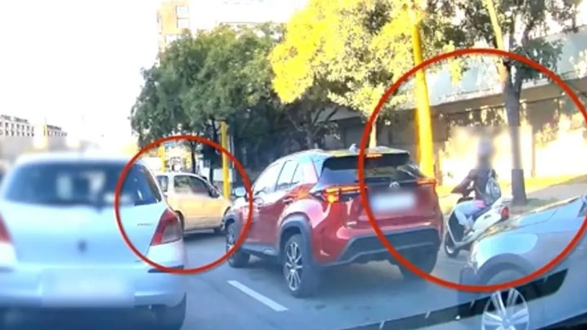 A buszsávba akart kisorolni egy autós Budapesten, de ott pont jött egy ...