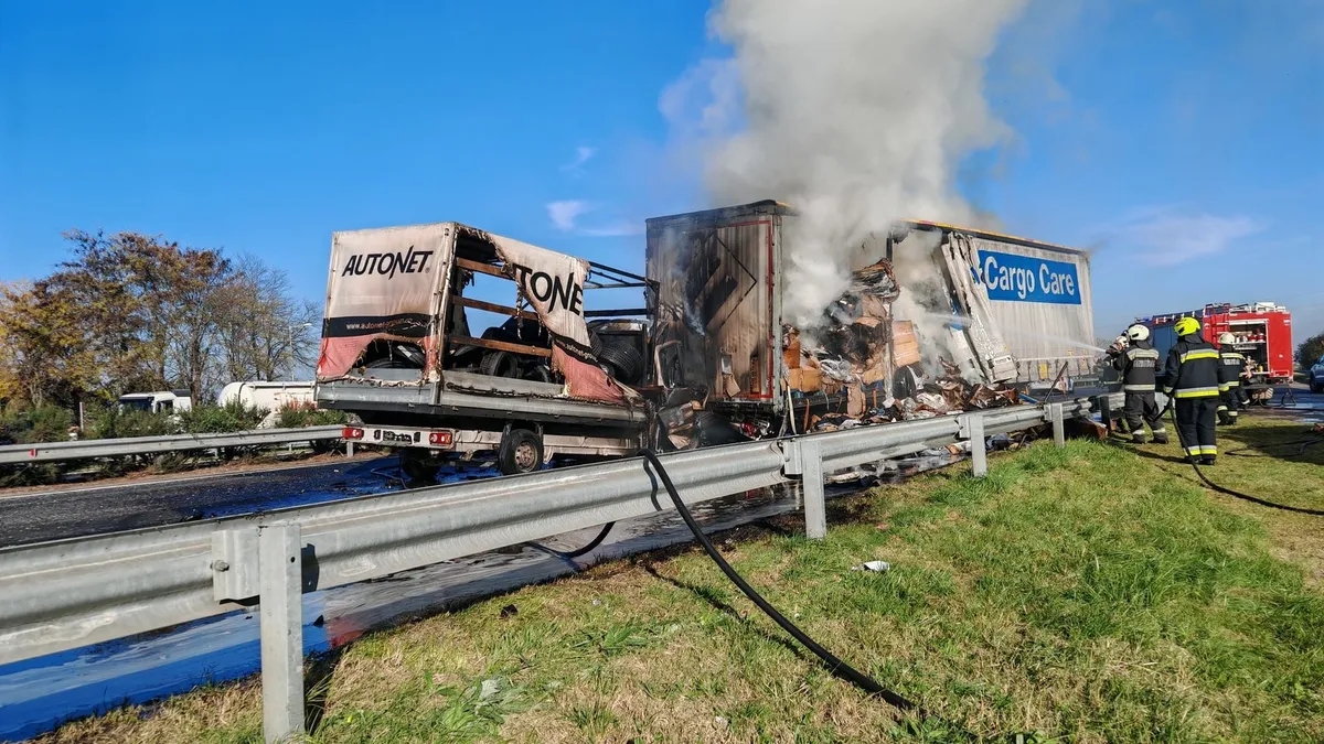Baleset miatt lángokban az M1-es autópálya, több kilométeres a dugó - ORIGO
