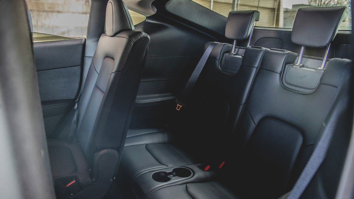 Potyautasok a fedélzeten - Tesla Model Y Long Range AWD (hétüléses ...