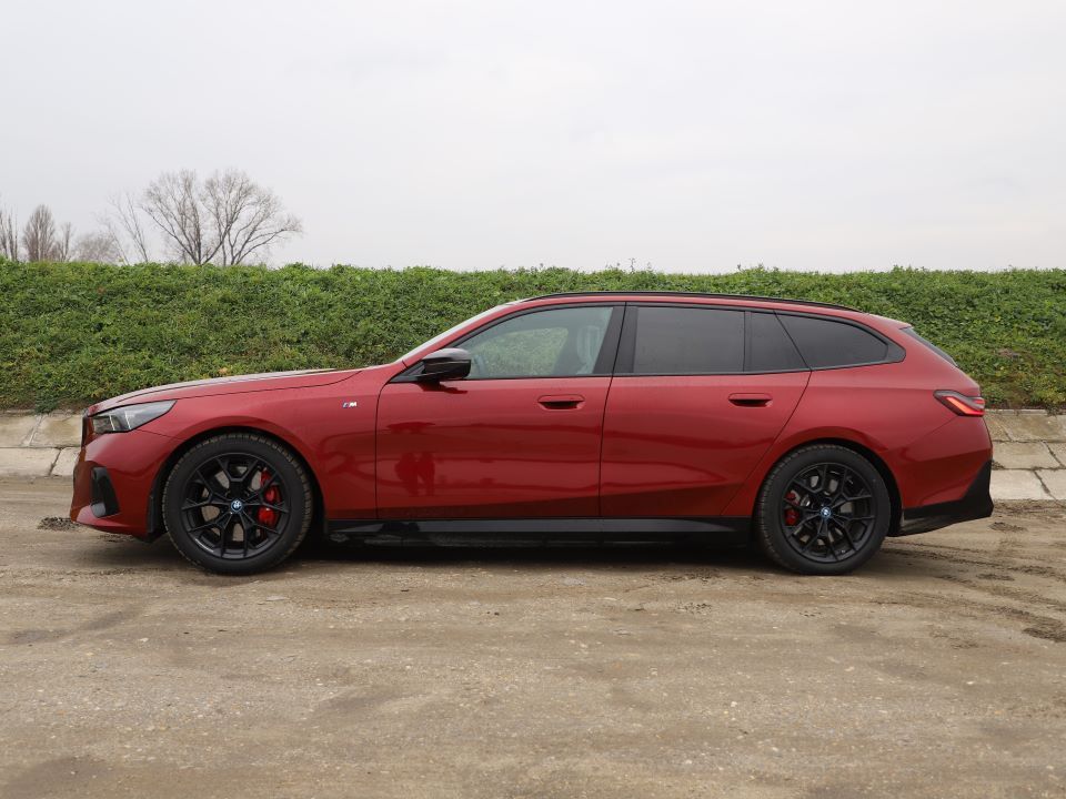 Mint a villám - BMW i5 M60 XDrive Touring teszt - ORIGO