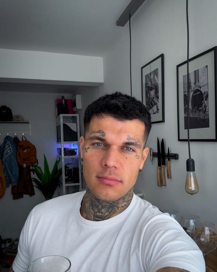 Mr. Missh üzent a brutális verekedése után - ORIGO