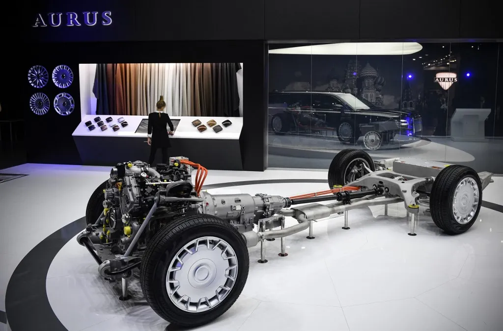 Mit kell tudni Putyin méregdrága, bombabiztos luxuslimuzinjáról? - ORIGO