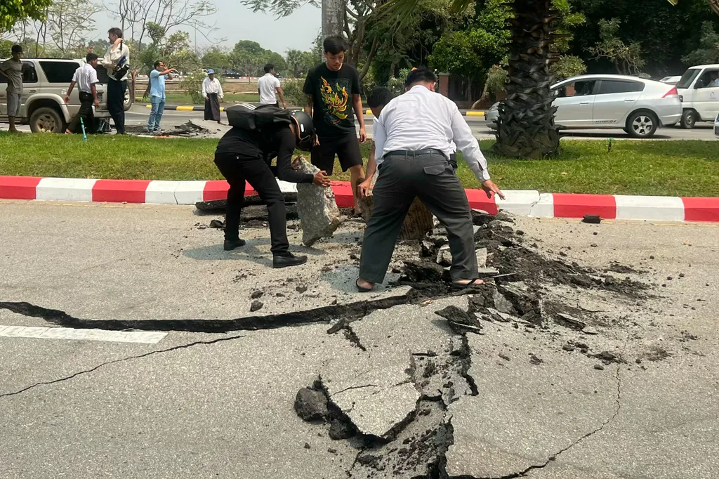 Óriási földrengés rázta meg Thaiföldet és Mianmart, több épület ...