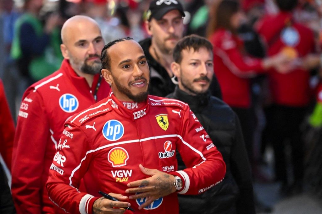 Hamilton Milánó utcáin fánkozott a Ferrarijával - videó - ORIGO
