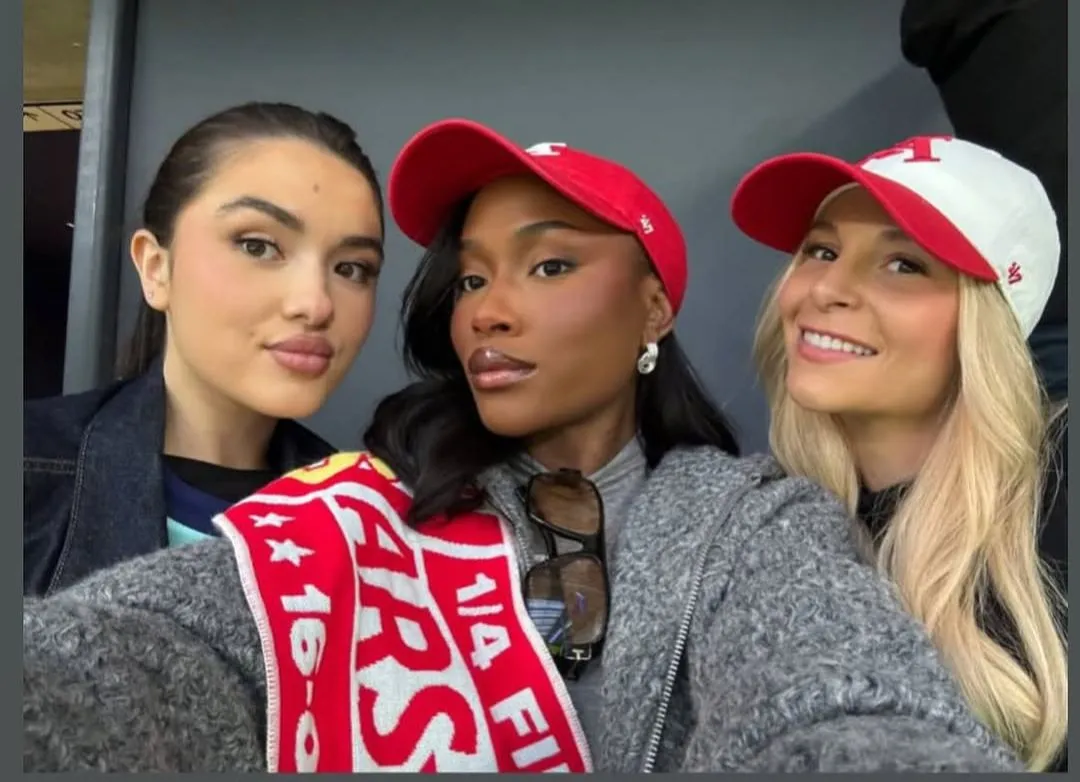 Az Arsenal-sztárok dögös feleségei együtt izgultak a lelátón – képek ...