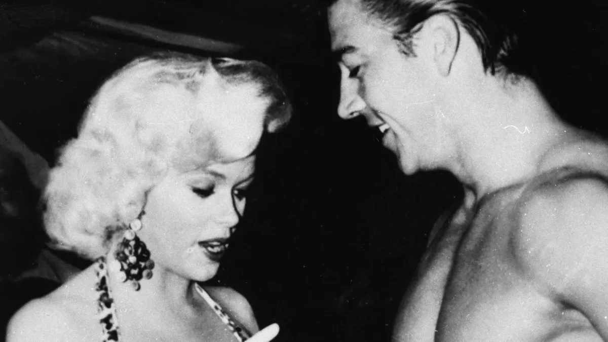 Híres édesanyjáról rendez filmet a magyar származású színésznő - ORIGO