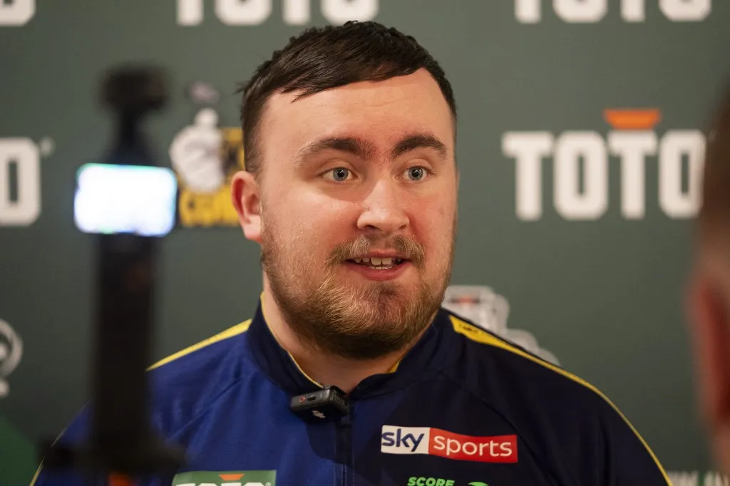 Luke Littler szenzációs hírt osztott meg Budapesten - ORIGO