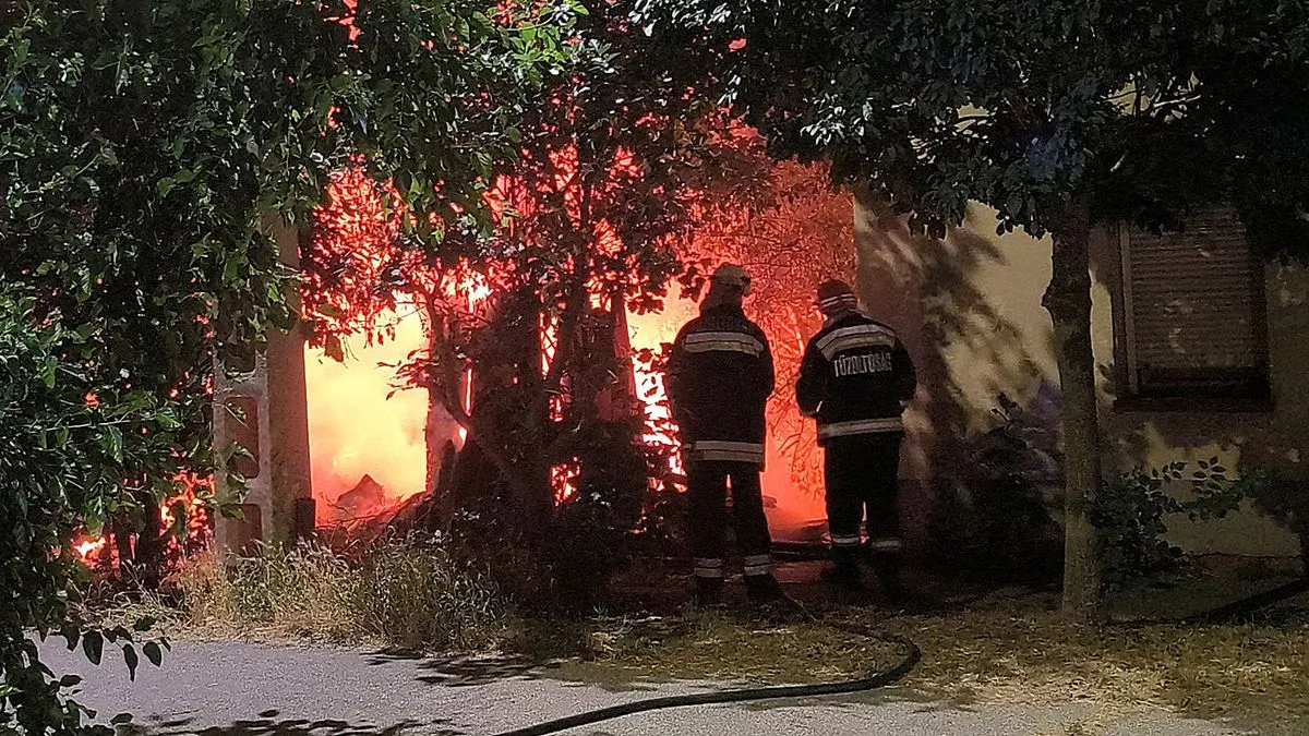 Lángba borult a hulladék, ház is majdnem égett - ORIGO