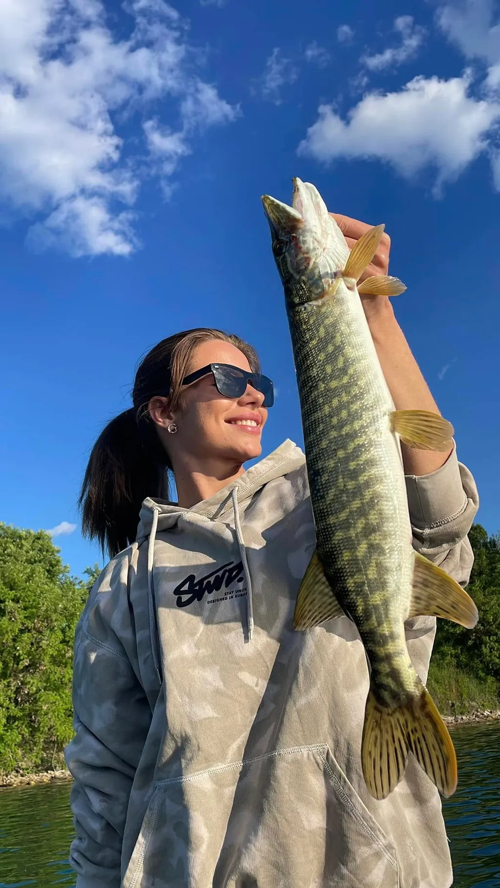 Óriási csukákkal reagált az AI-trükkös vádakra a törékenynek hitt ...