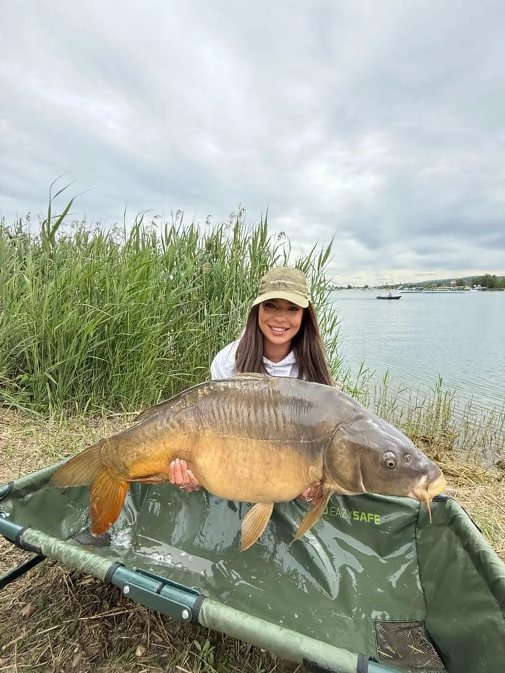 Óriási csukákkal reagált az AI-trükkös vádakra a törékenynek hitt ...