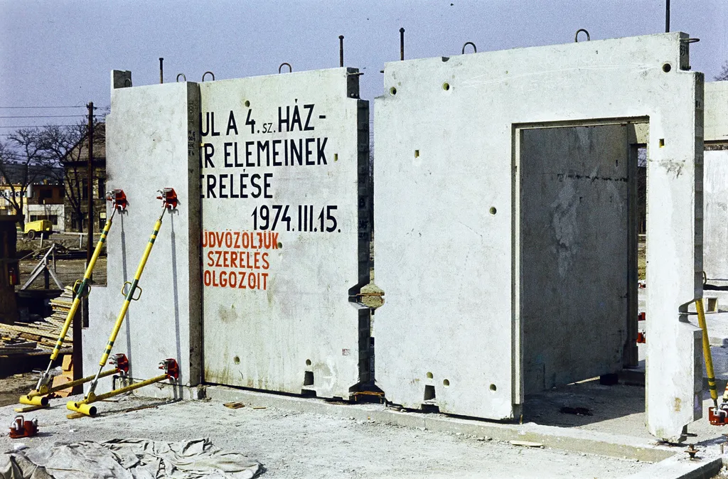 Hazai házgyárakban készültek el a panelek – meglepő fotókat mutatunk az ...