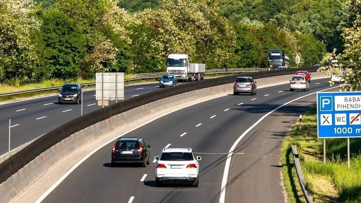Szeptembertől fontos változás jön az autópálya-matrica vásárlásánál - ORIGO