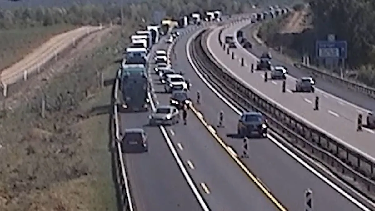 Máskép is végződhetett volna: videón a hajmeresztő baleset az M1-esen - ORIGO