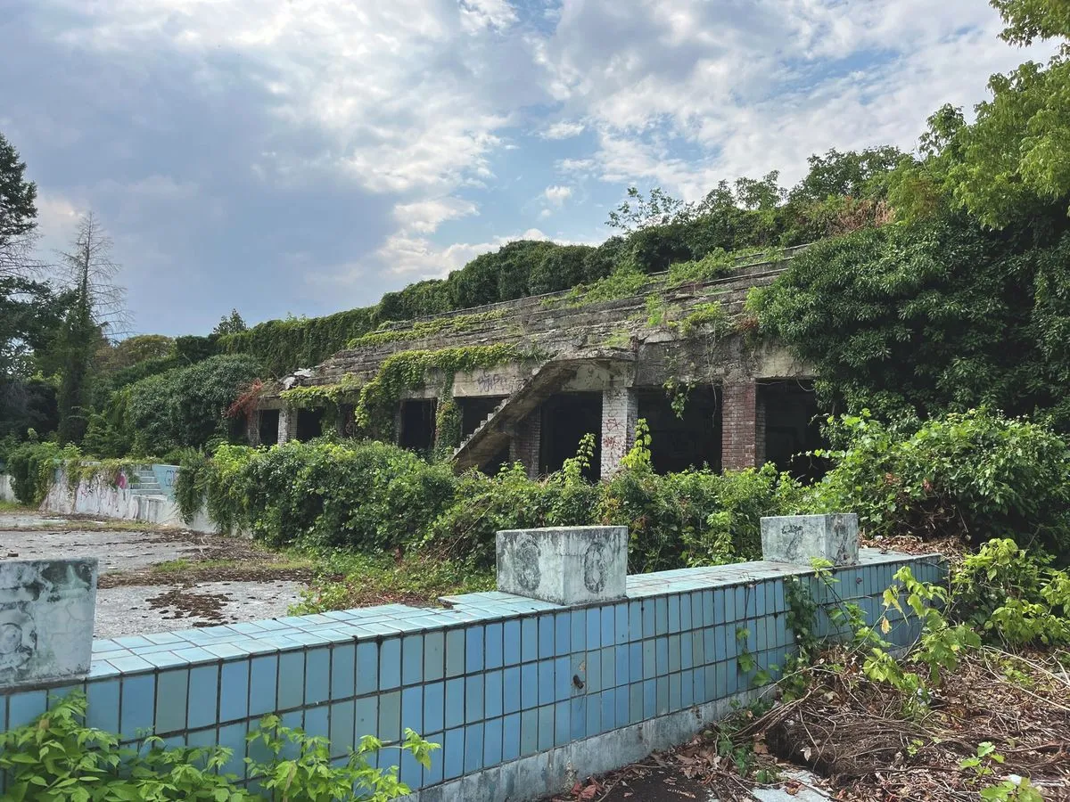 Rejtélyes holttestet találtak az elhagyatott fürdőhelyen - ORIGO