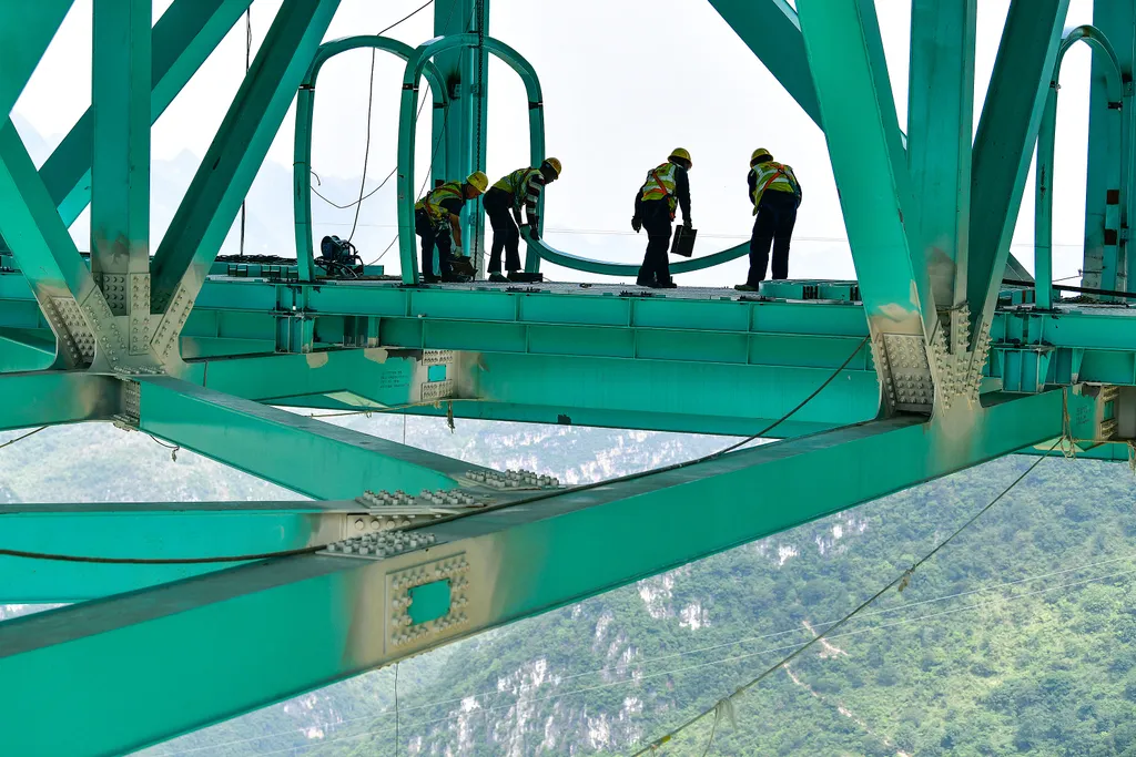 A viadukt majdnem kilencszer magasabb, mint a San Francisco-i Golden ...