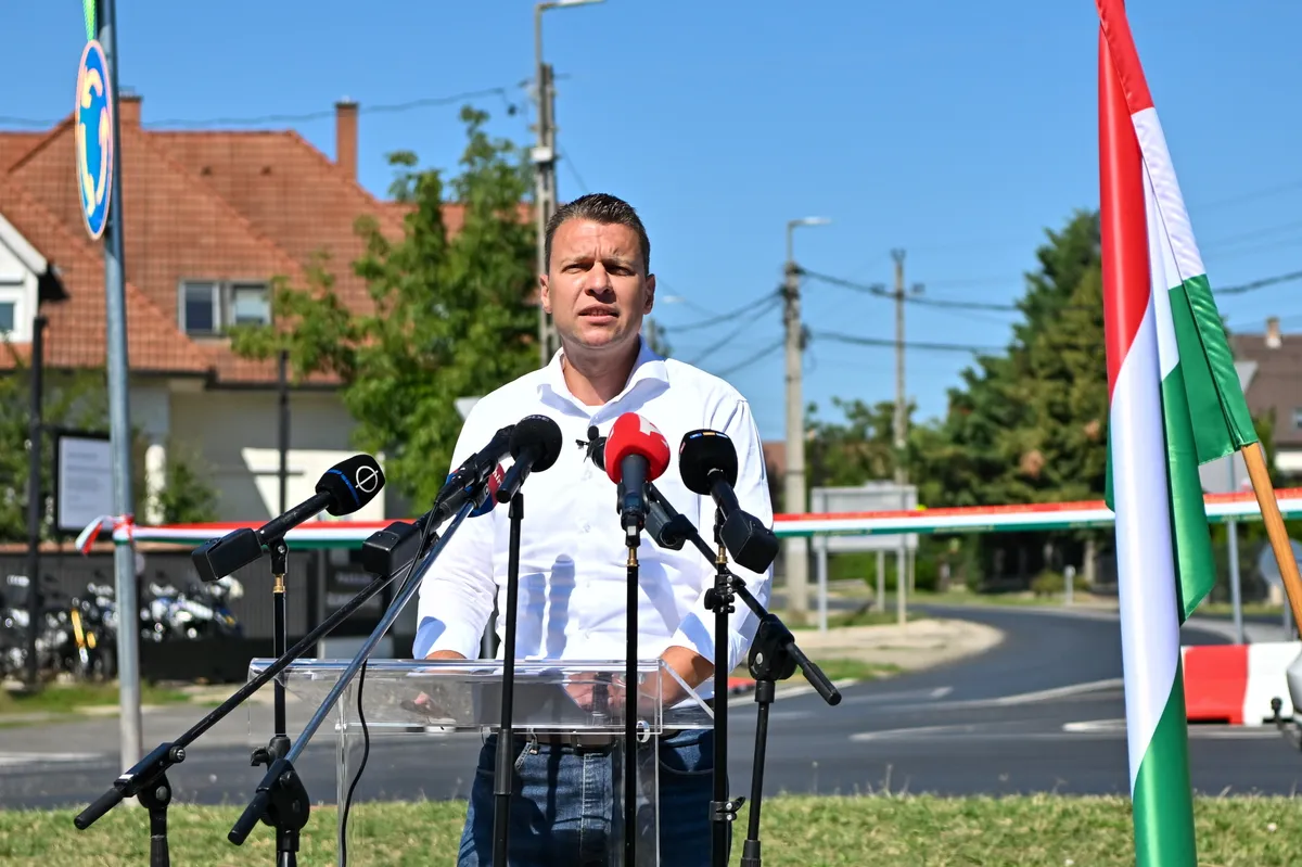 Menczer Tamás: ez a kérdés, válasszatok! - ORIGO