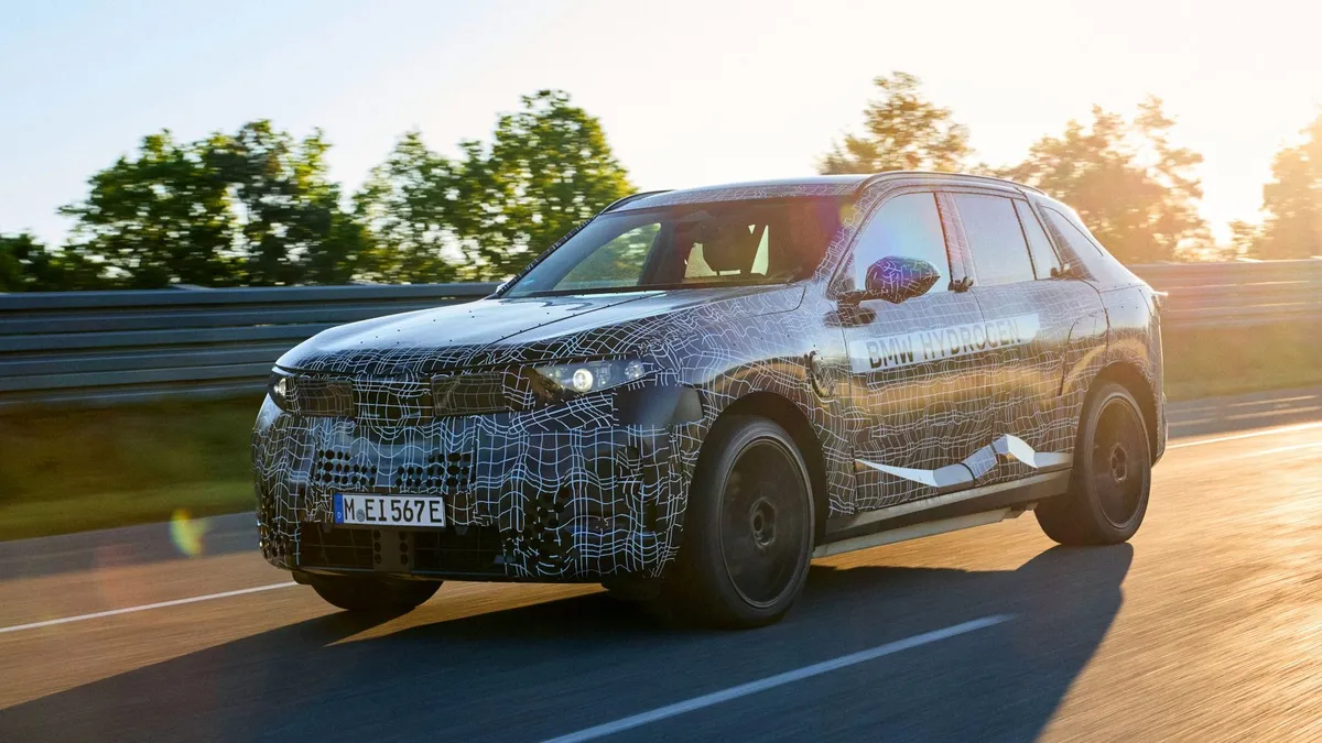 Így nőtt ki a földből a BMW gyár Debrecenben – lélegzetelállító ...