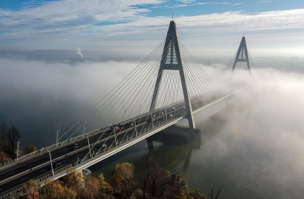 17 éves a Megyeri híd, lélegzetelállító fotókon a gyönyörű szerkezet ...
