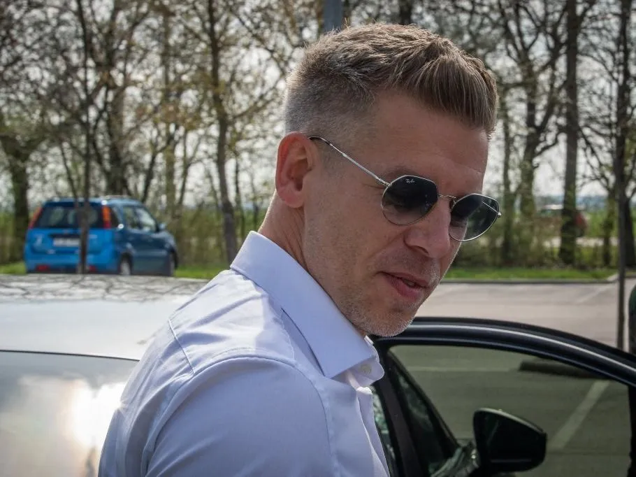 Tisza Párt belső feszültségek: Tisza-szigetek, lemondások és Magyar ...