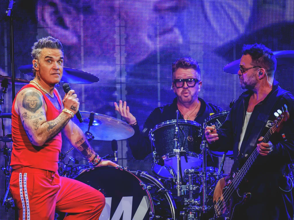 Robbie Williams Budapesten: látvány, zene, extázis – képekben a show ...