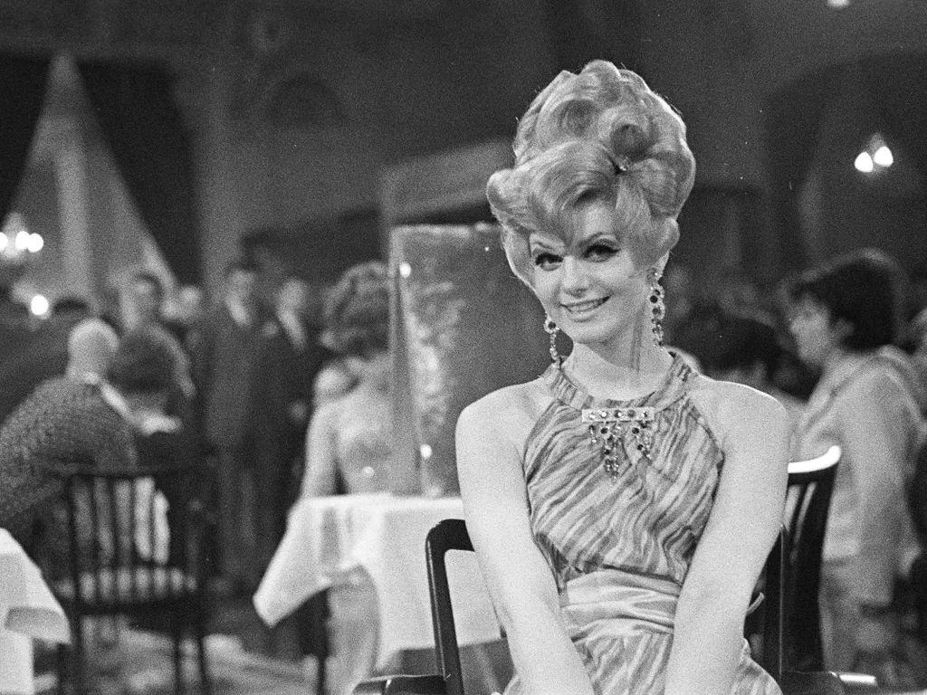 Tupír, konty, dauer – ilyenek voltak a retro hajdivatok | origo.hu